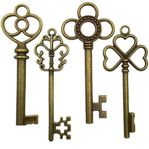 Jewelry | Set Of 6 Keys 4 Bronze Skeleton Keys Shown Plus 2 Extra ...